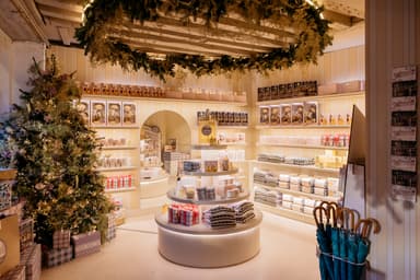 Gisou Holiday - Pop Up in Paris, France | The Vendry