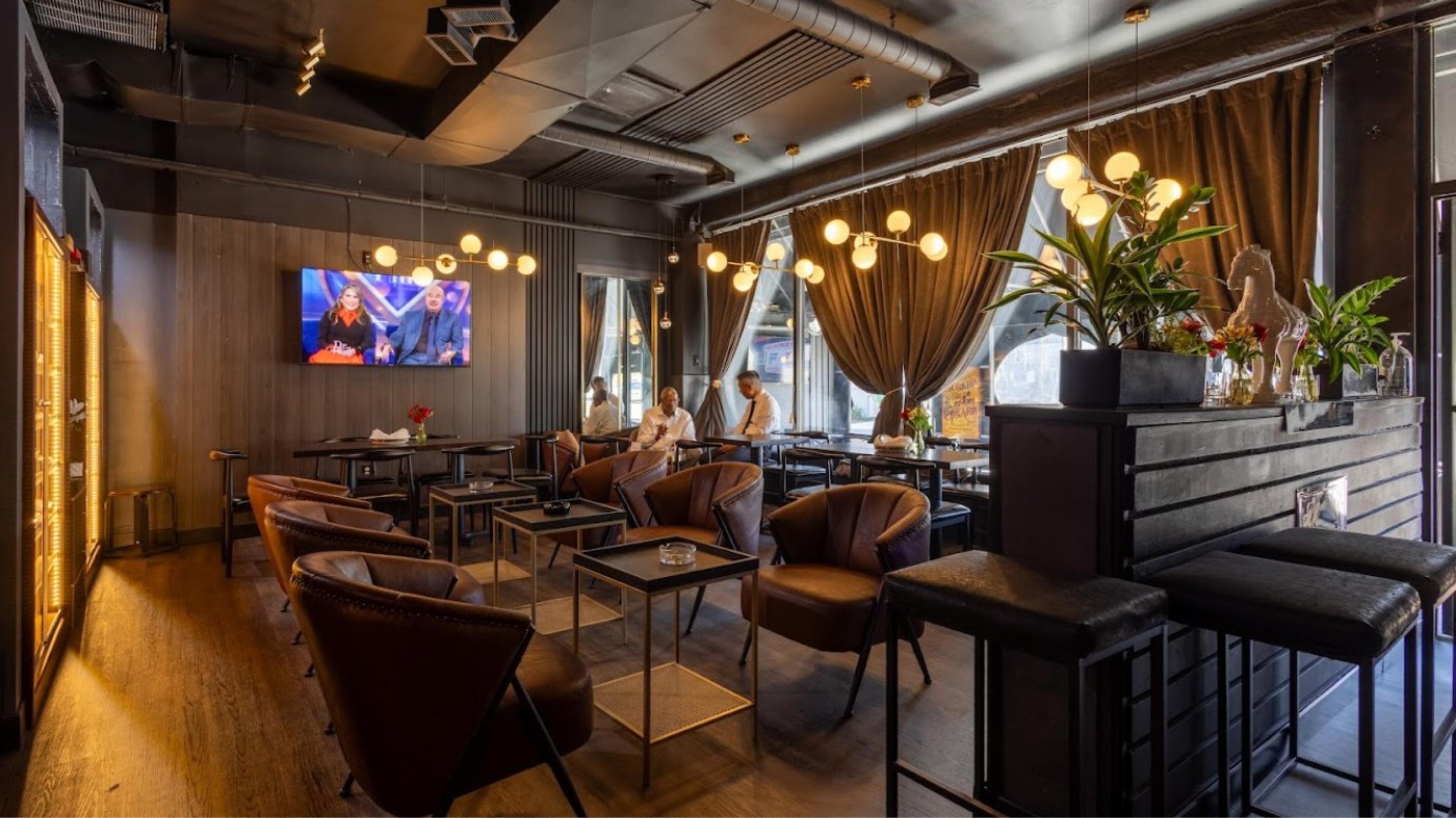 The 23 Best Rooftop Bars In Indianapolis by Wanderlog | The Vendry