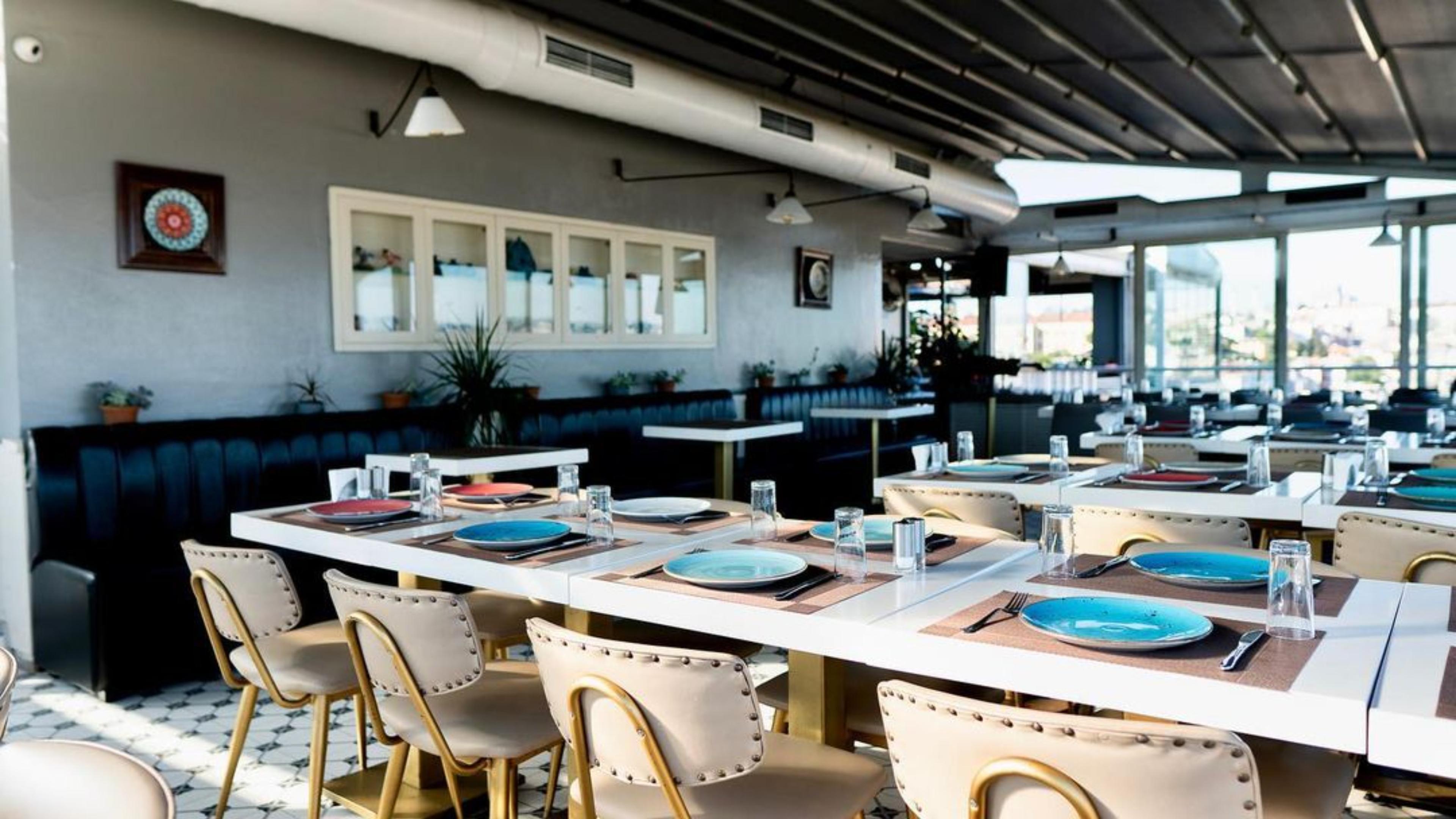 The Best Rooftop Bars In Istanbul, Turkey by Culture Trip | The Vendry