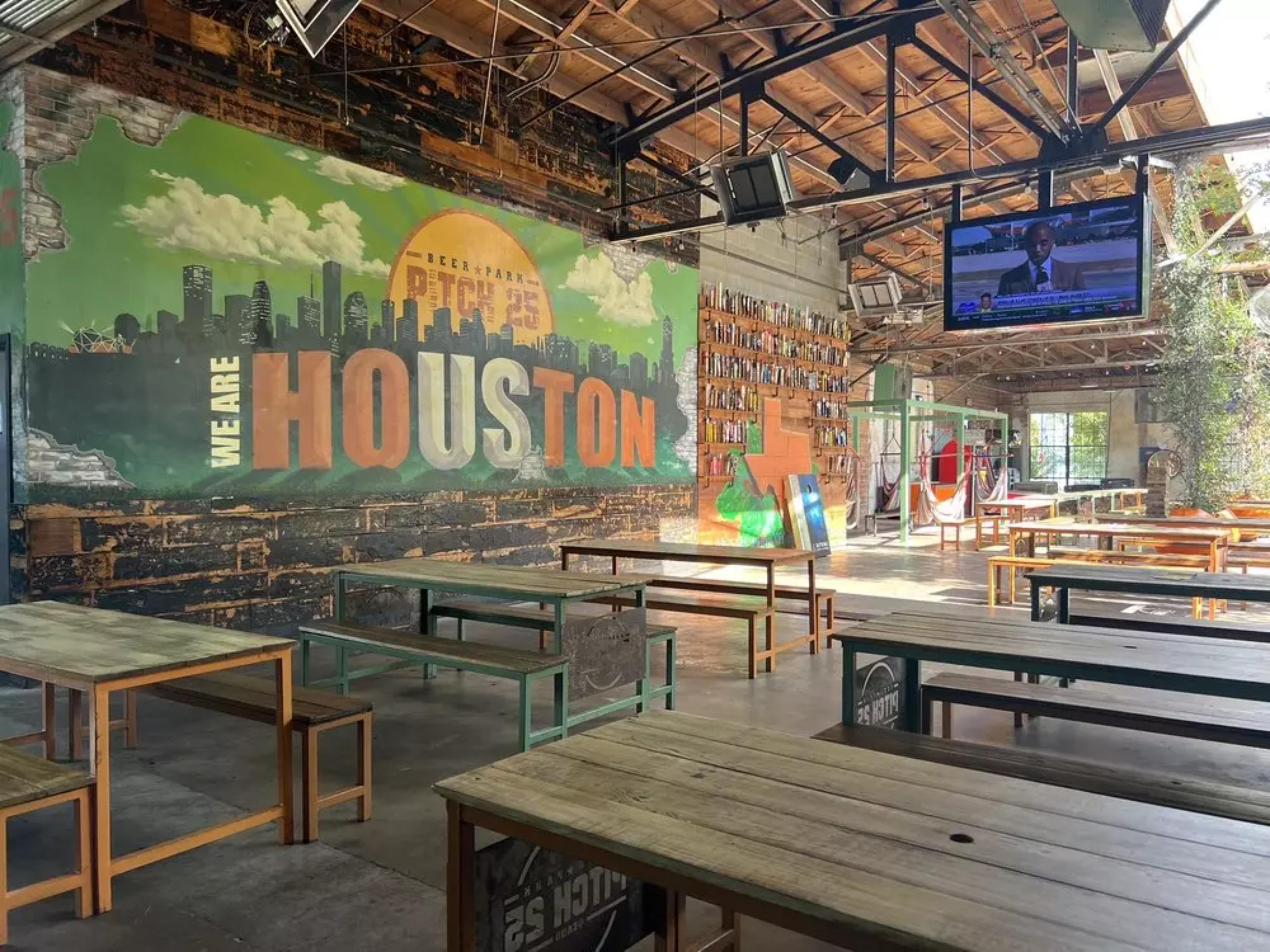 15 Of The Best Sport Bars In Houston by Secret Houston | The Vendry