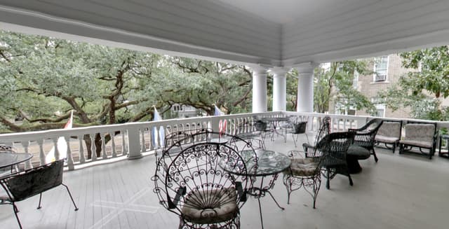 Front Porch & Terrace at Columns - Hotel in in New Orleans, LA | The Vendry
