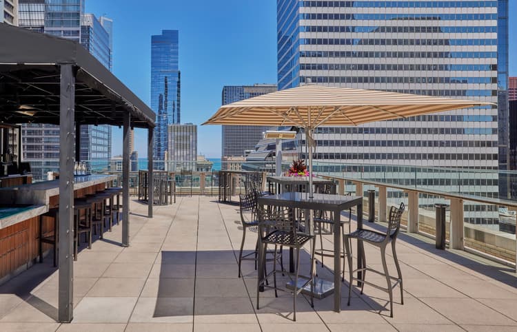 15 Stunning Rooftop Bars in Chicago To Enjoy a Few Drinks by Secret ...